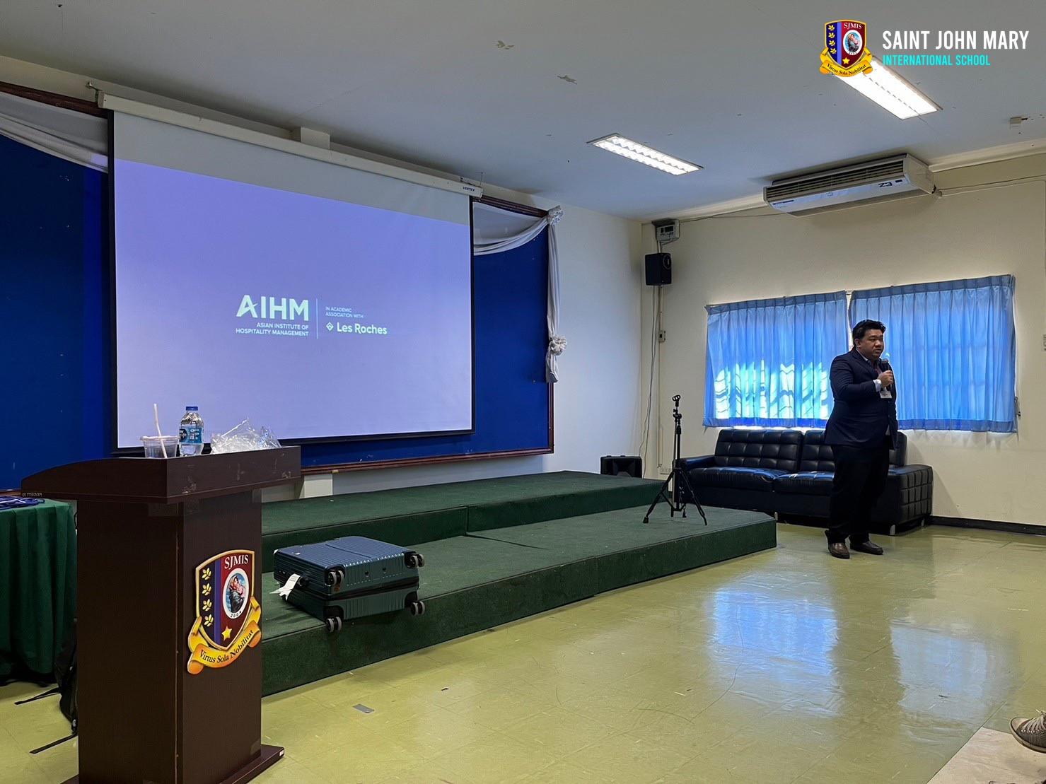 University Visit,AIHM_AIU | Saint John Mary